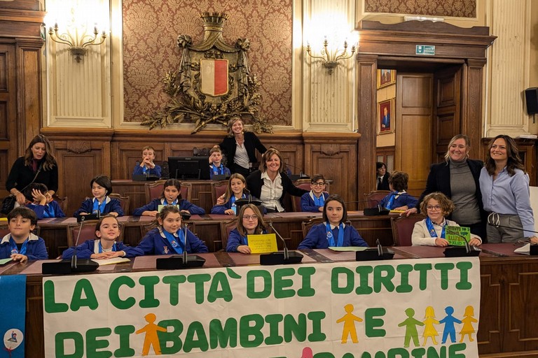 Video: Giornata internazionale dell’infanzia e dell’adolescenza, la città a misura di bambino e ...